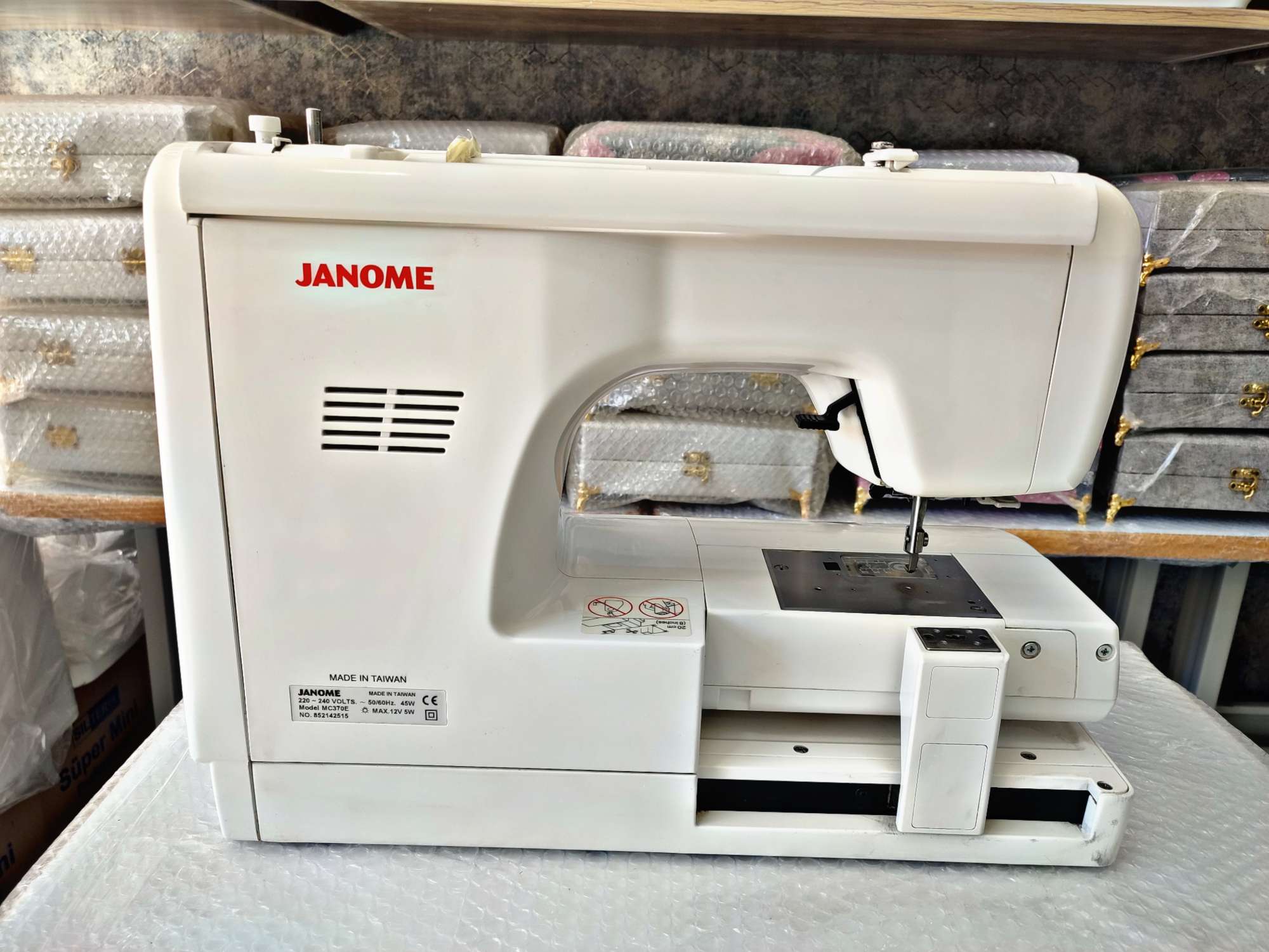 چرخ گلدوزی فلش خور ژانومه 370E | فروشگاه چرخ خیاطی استوک چرخ